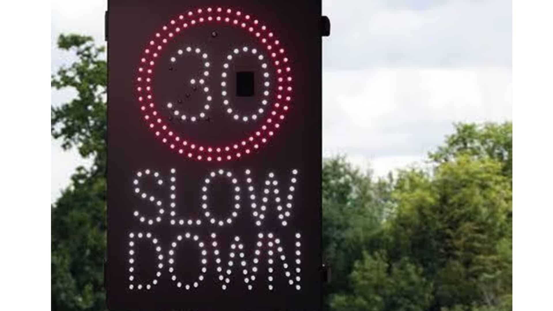 What Are The Benefits Of Implementing Digital Safety Sign Boards?